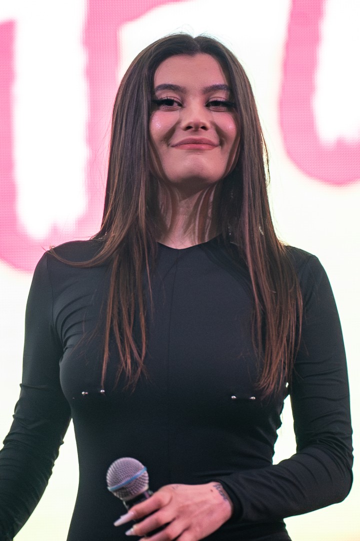 Erika Isac in Poiana Brasov on March 17, 2024 (26bc271f45) - Gigxels